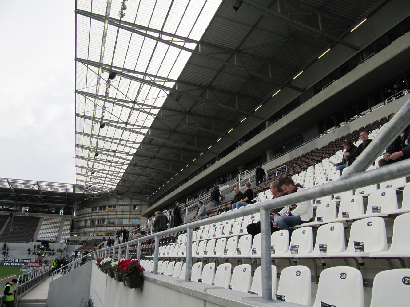 Ansichten der neuen Haupttribühne des FCSP – Millerntor 2010 ...