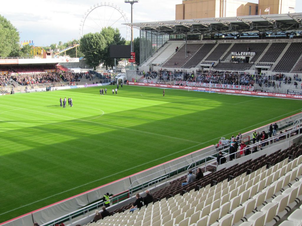 Ansichten der neuen Haupttribühne des FCSP – Millerntor 2010 ...